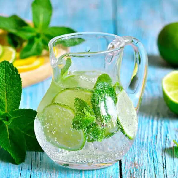 Mint Water Benefits of drinking mint water in summer
