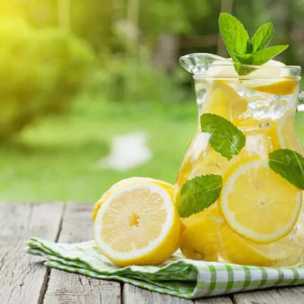 Mint Water Benefits of drinking mint water in summer