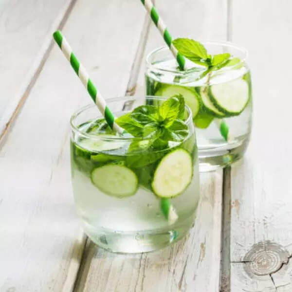 Mint Water Benefits of drinking mint water in summer
