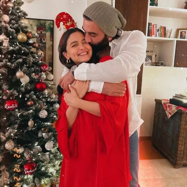 गले में बांहें, आंखों में आंखें डाल कर रोमांस करते हैं Ralia, कपल की ये ...