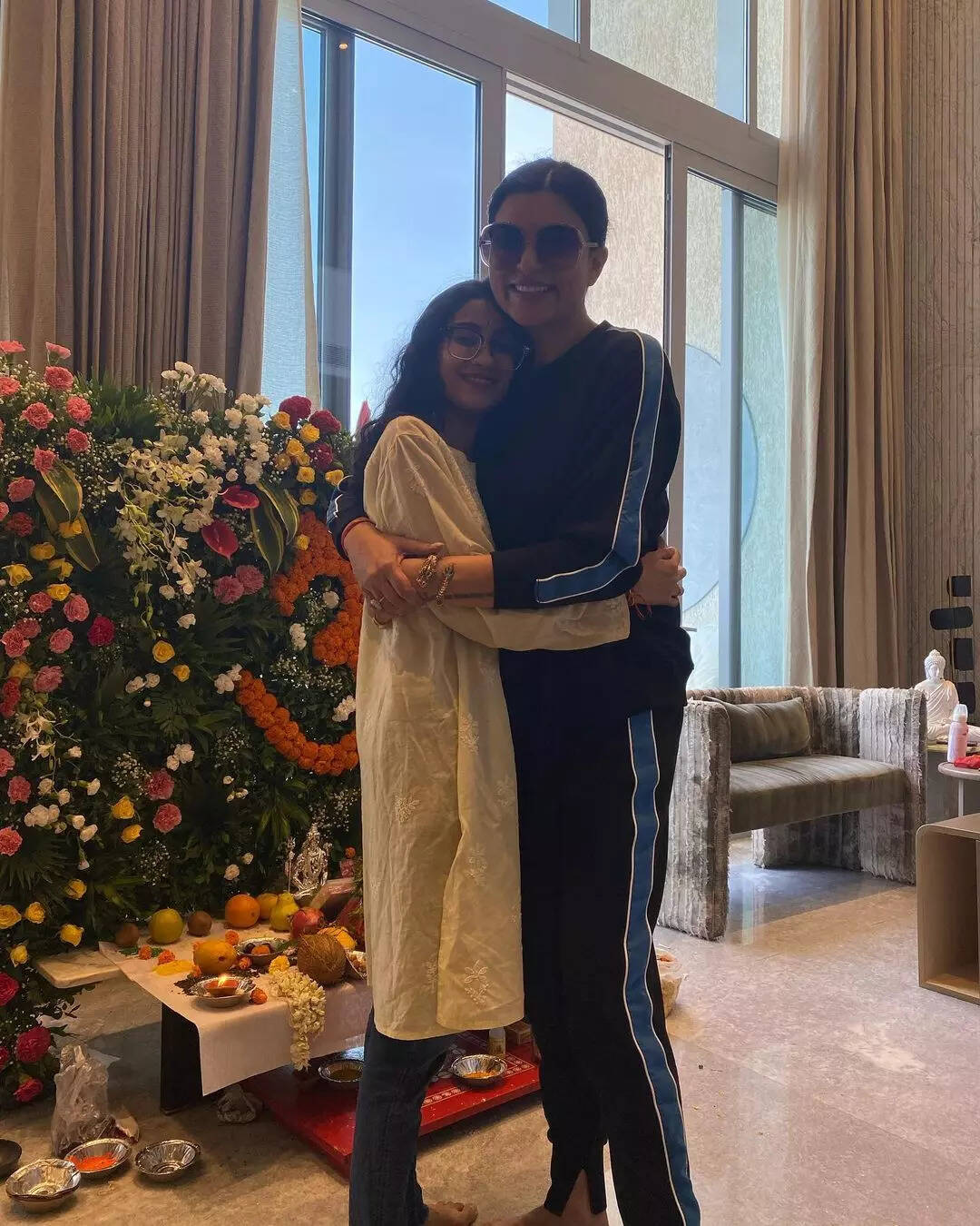 Sushmita Sen House: मुंबई के इस आलीशान घर में मम्मी- पापा के साथ शिफ्ट ...