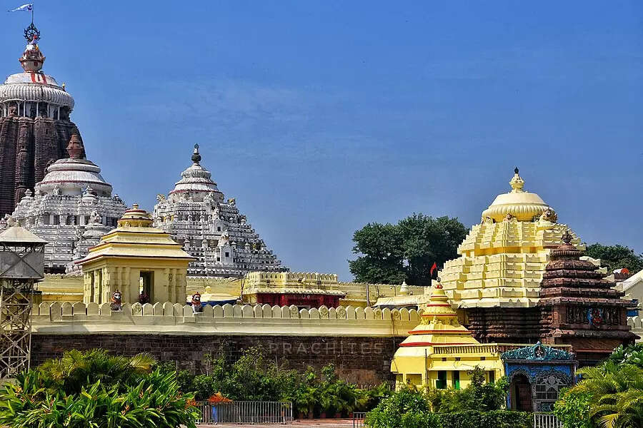 इन मंदिरों में मिलता है अनोखा प्रसाद, कहीं मिलता है डोसा, तो कहीं चाउमीन