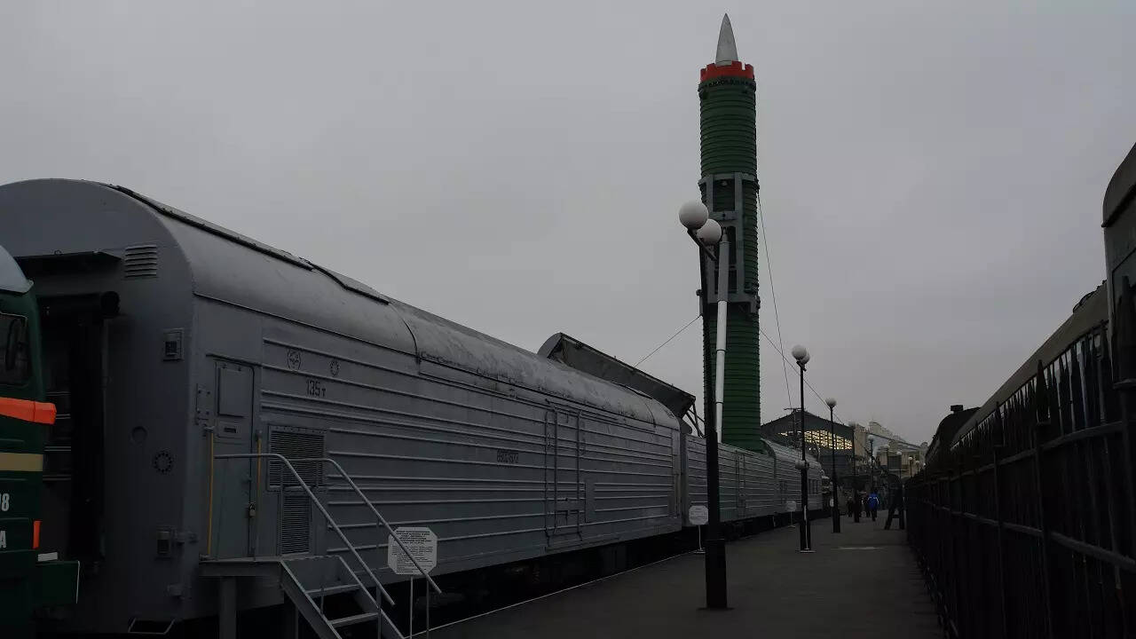 Nuclear Train: वो ट्रेन जिसपर लगी थी परमाणु हथियारों से लैस मिसाइल ...