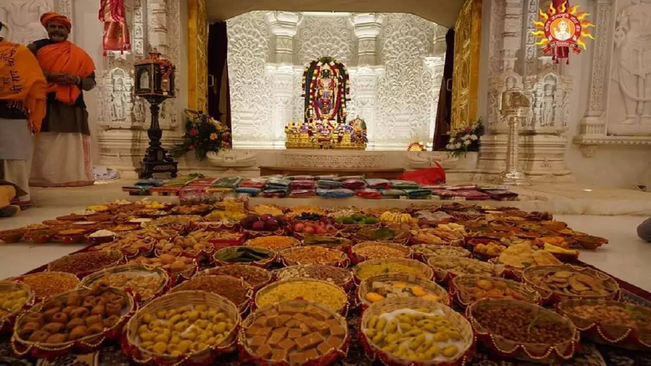 Ram Mandir Bhog: भगवान राम लला के भोग में 56 प्रकार के पकवान, मिठाई से ...