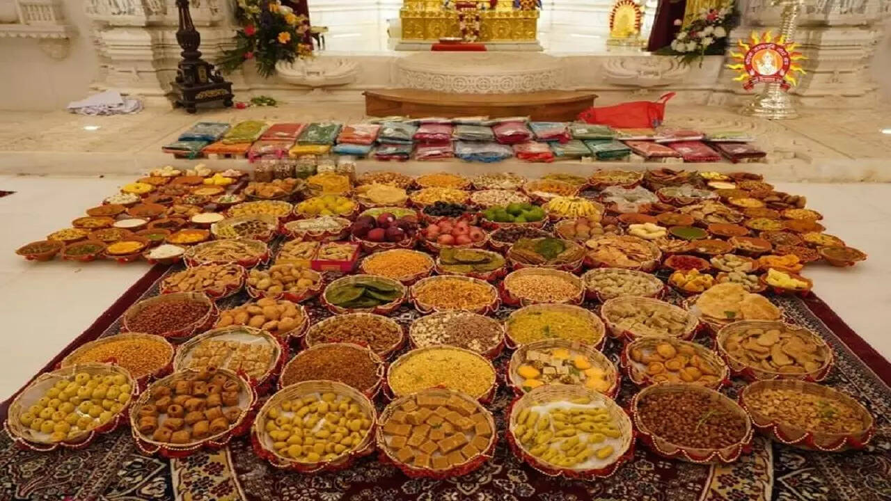 Ram Mandir Bhog: भगवान राम लला के भोग में 56 प्रकार के पकवान, मिठाई से ...