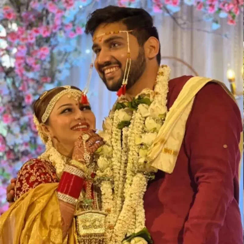 Neha Laxmi Iyer और रुद्रायश जोशी ने दो रीति-रिवाजों से की शादी, जन्मों ...