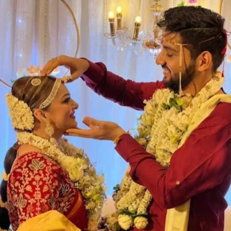 Neha Laxmi Iyer और रुद्रायश जोशी ने दो रीति-रिवाजों से की शादी, जन्मों ...