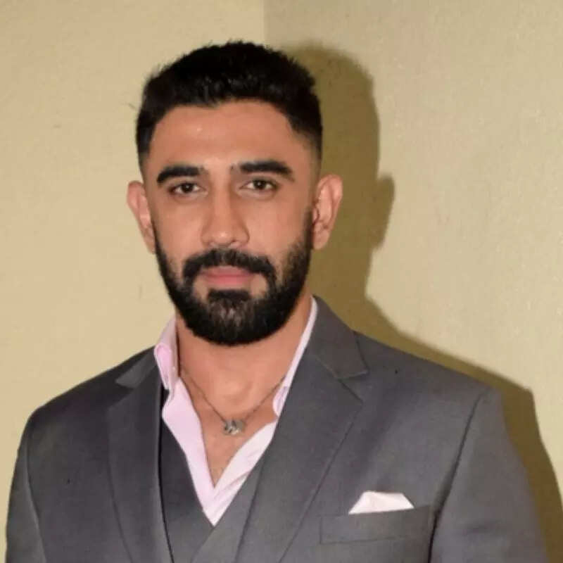 बॉलीवुड में कदम रखते ही पार्टनर को ठेंगा दिखा गए ये 7 TV स्टार, सिर ...