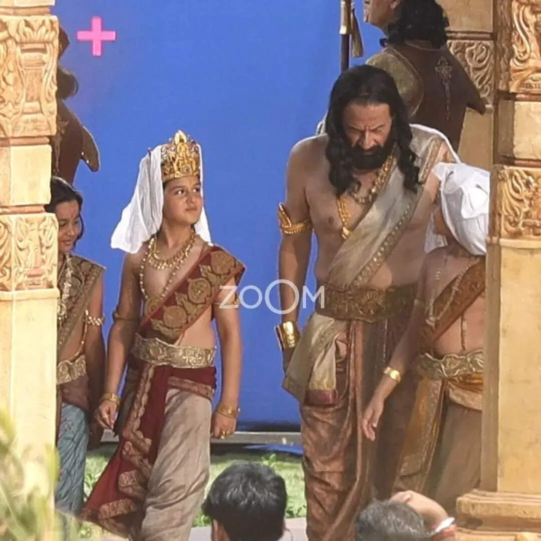 Ramayana से लीक हुआ Lara Dutta और Arun Govil का लुक, यहां देखें सेट से Exclusive Pics