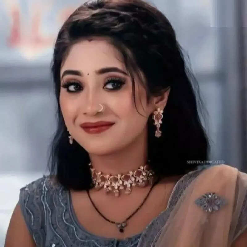 छोटे-मोटे रोल निभाकर TV की शहजादियां बनीं ये 9 हसीनाएं, अब इंडस्ट्री पर ...