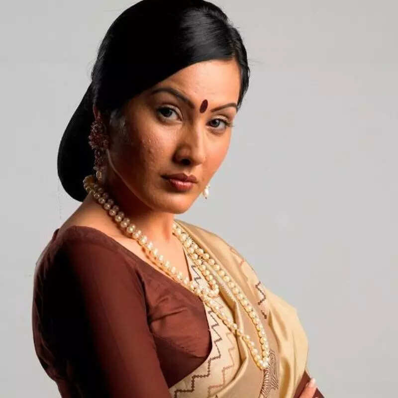 वक्त से पहले ही ढलने लगी है इन 9 TV हसीनाओं की जवानी, मेकअप के पीछे ...