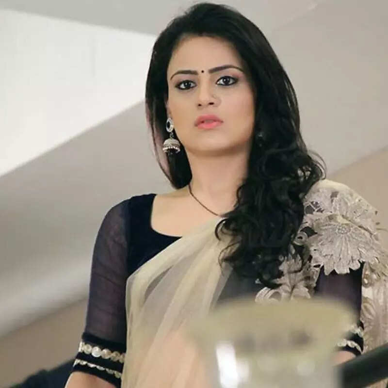 Radhika Madan ने डेब्यू के साथ ही TV पर दिया था हिट शो, बॉलीवुड में जगह ...