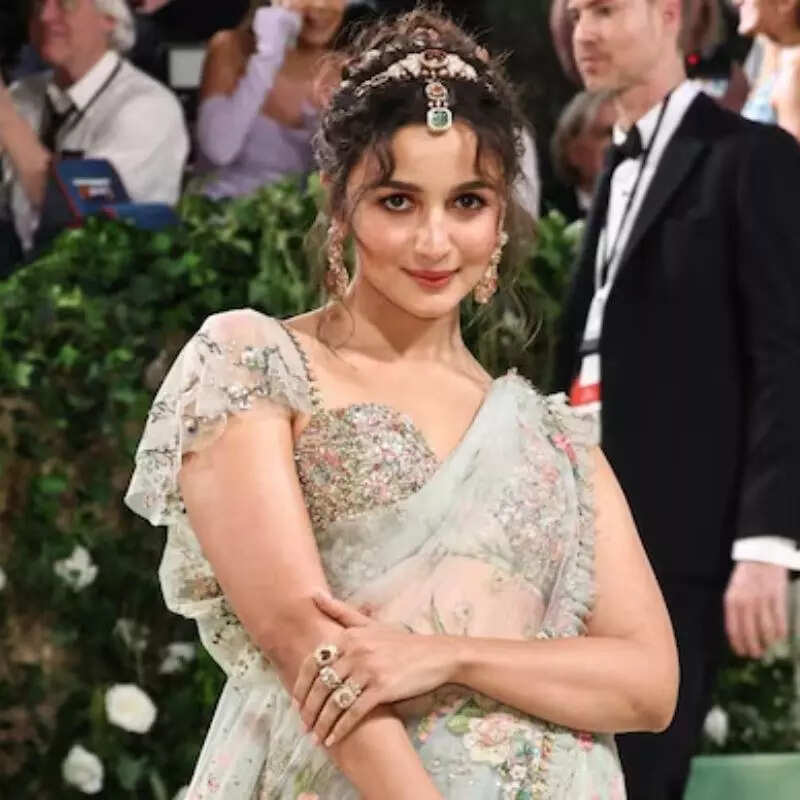 Met Gala 2024 के रेड कार्पेट पर Alia Bhatt ने बिखेरा हुस्न का जलवा ...