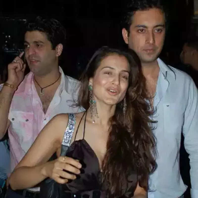 Ameesha Patel Birthday Special: 'गदर' की 'सकीना' पर फिसला था इन मर्दों का दिल, अब 49 की उम्र में ...
