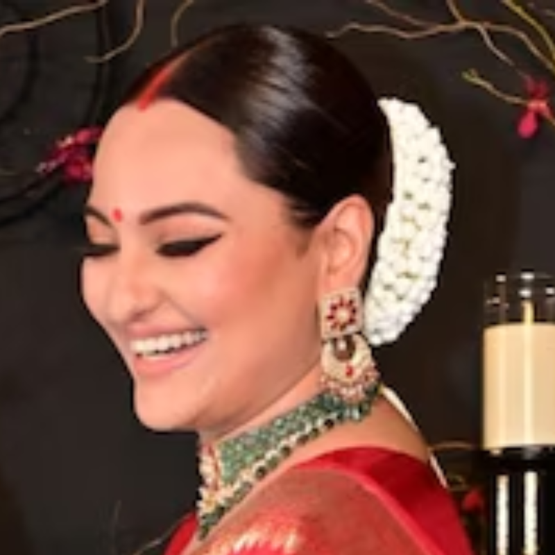 Sonakshi-Zaheer Wedding: 80 हजार की साड़ी, गले में नौ-लक्खा हार... इन 7 ...
