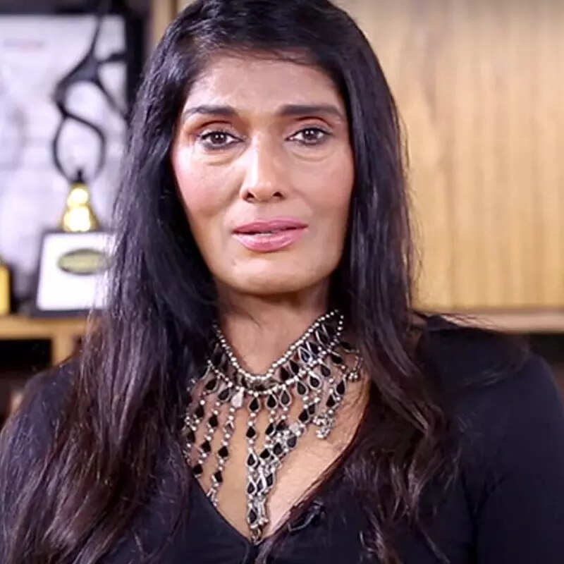 इन स्टार्स का एक समय पर चलता था बॉलीवुड में सिक्का अब खा रहे हैं दर-दर की ठोकेरें, कोई हुआ पागल ...