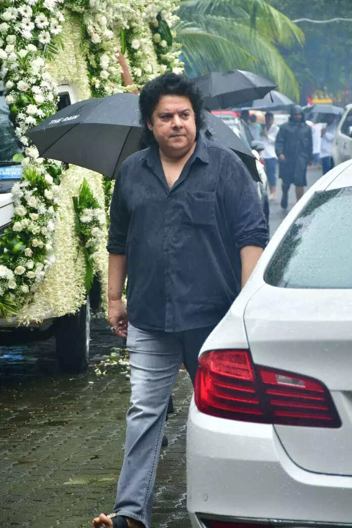 Tishaa Kumar Funeral: ननद तिशा कुमार के आखिरी दर्शन करने पहुंची दिव्या ...