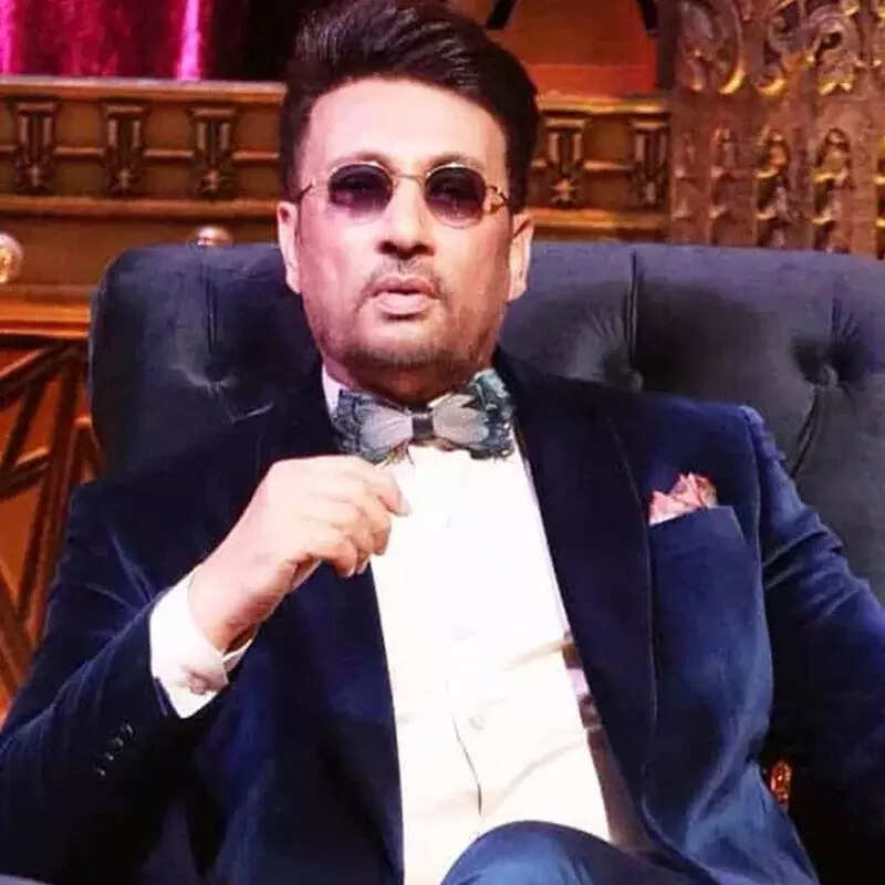 बच्चों की अर्थी को कंधा देकर बिखरे ये स्टार्स, Tishaa Kumar के अंतिम ...