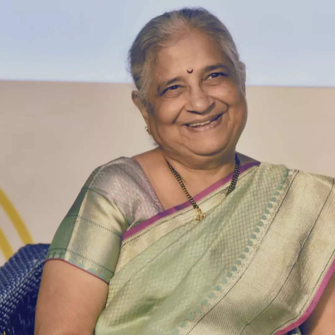 करोड़ों की मालकिन सुधा मूर्ति के लिए ऐसे अरबपति भी हैं गरीब, रद्दी लगती ...