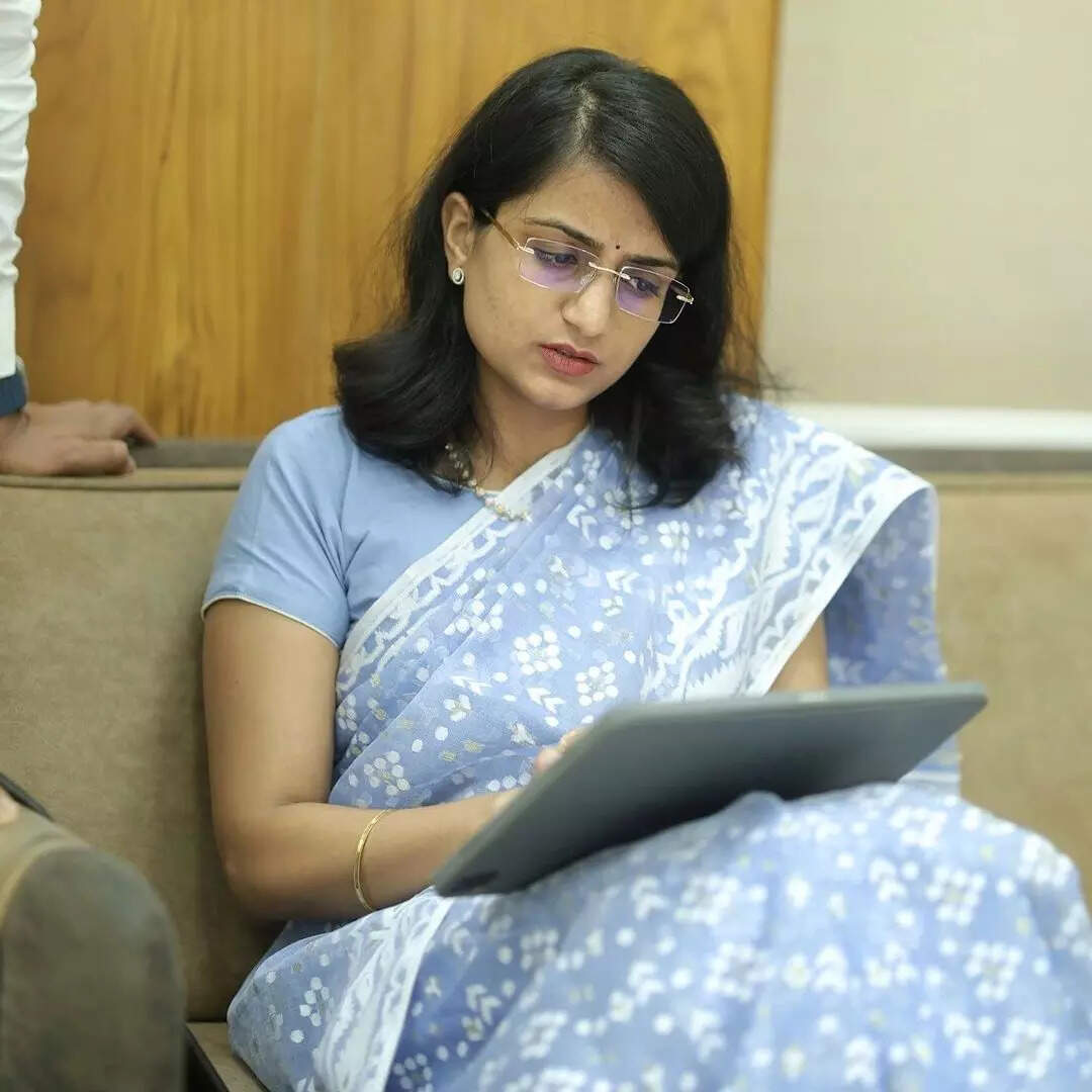 अचानक चली गई सुनने की क्षमता, फिर 4 महीने की तैयारी में UPSC Rank 9 ...