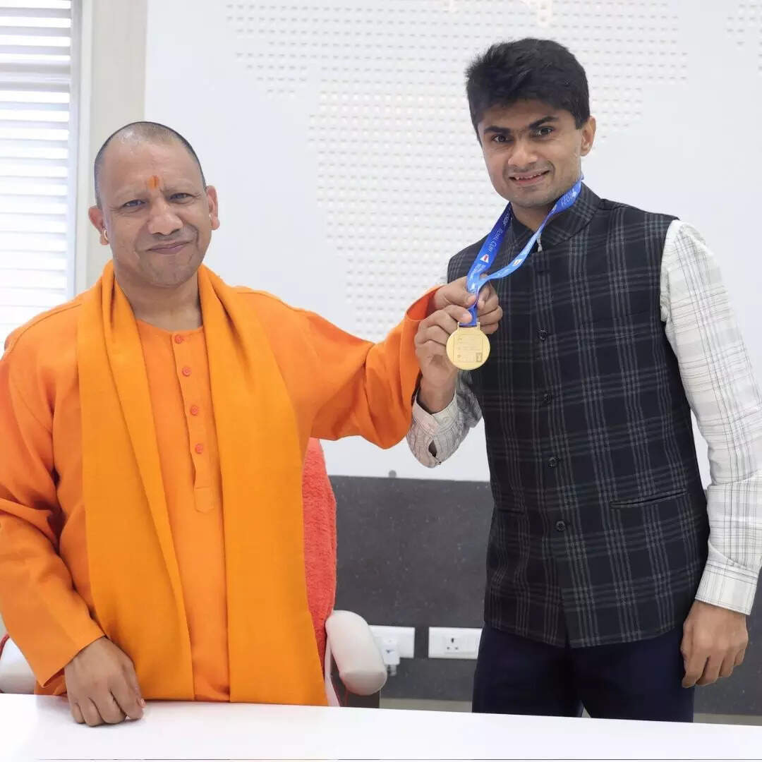 Success Story of IAS Suhas LY Won Silver Medal in Paris Paralympic 2024 Education of IAS Suhas ...