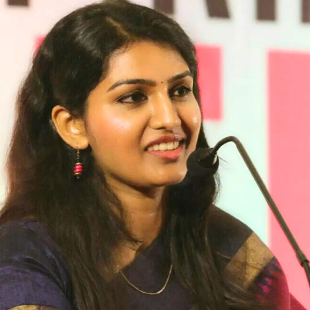 Success Story of IAS Renu Raj Action Against Land Mafia Lady Officer ...