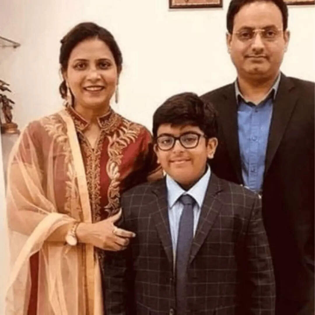 Vikas Divyakirti vs Awadh Ojha: Who is Elder, How Many Kids they Have ...