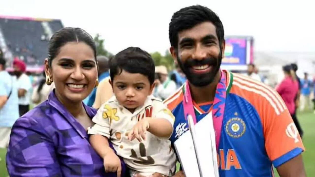Jasprit Bumrah Sanjana Ganesan Shares son Angad first birthday celebrate beautiful pics- बुमराह ...