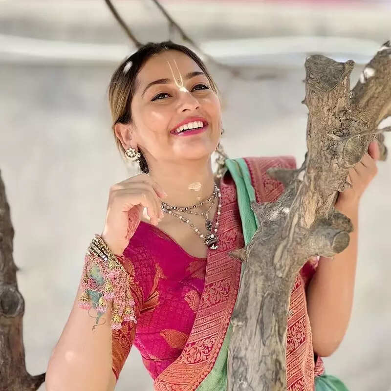 धर्म की राह पर चलने के लिए इन सितारों ने शोबिज को मारी लात, आस्था में ...