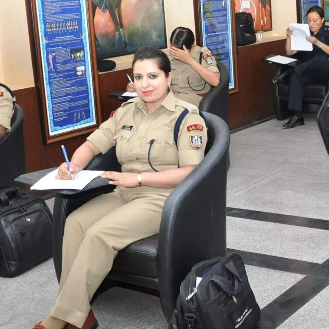 Success Story of First Female IPS From Kashmir Dr Ruveda Salam Cracked ...