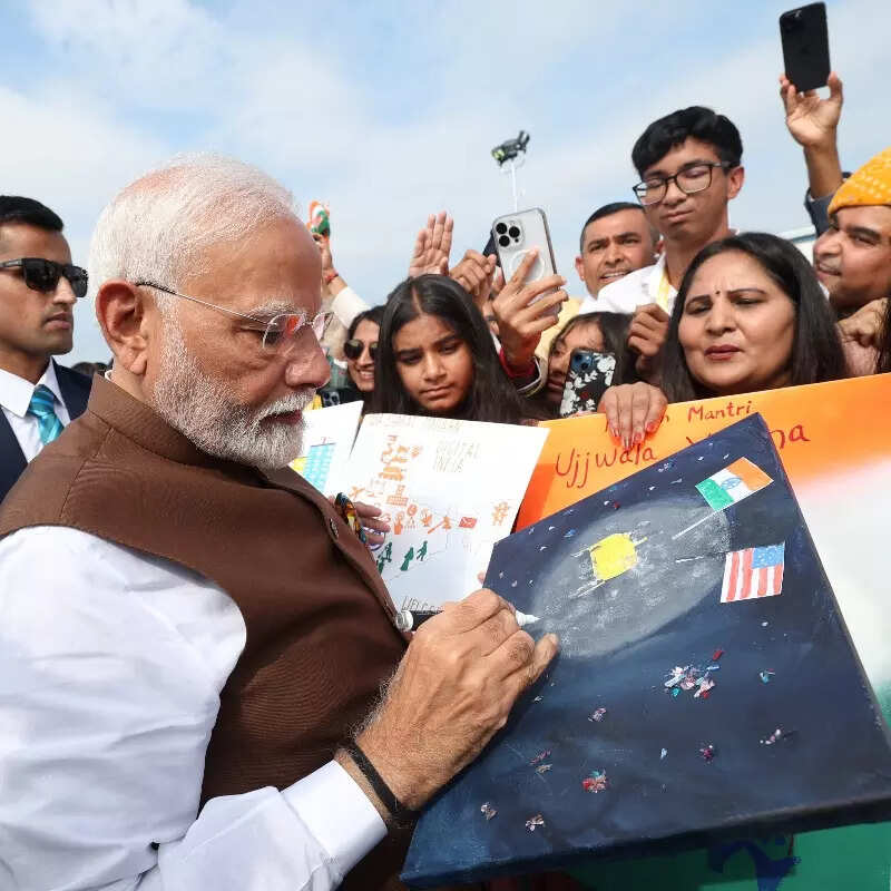 PM Narendra Modi interacts with the members of the Indian diaspora ...