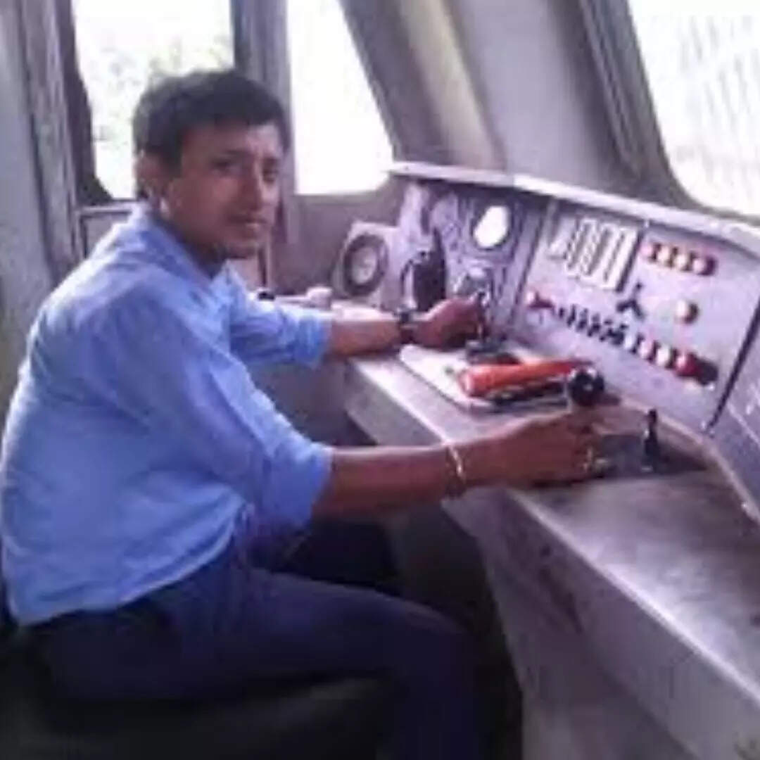 How To Become Train Driver Know Indian Railway Loco Pilot Salary ...