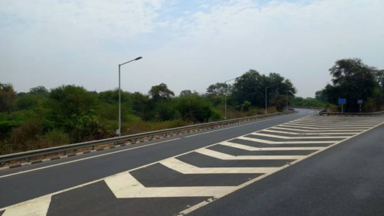 Prayagraj-Ayodhya Expressway: स्टीयरिंग पर हाथ रखते ही मिल जाएगी मंजिल ...