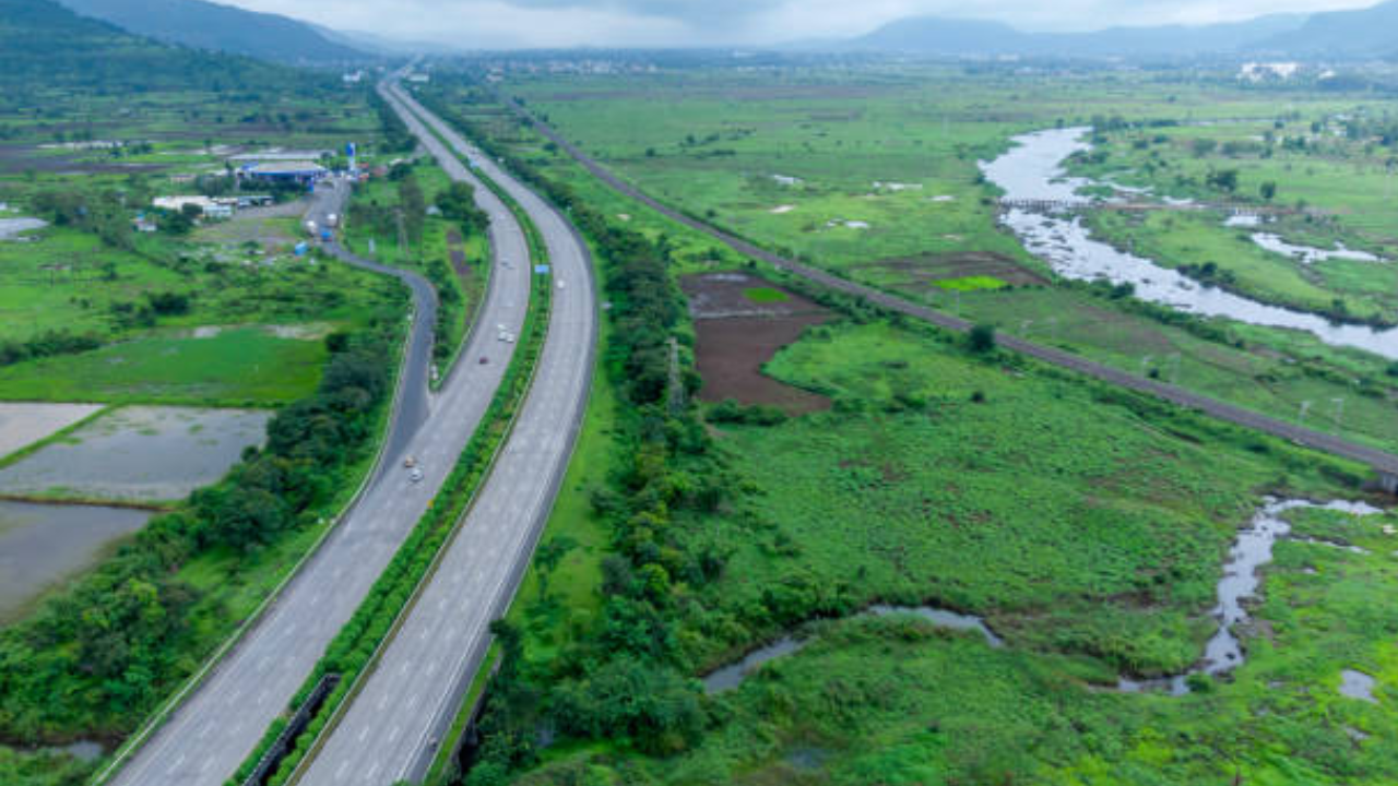 Prayagraj-Ayodhya Expressway: स्टीयरिंग पर हाथ रखते ही मिल जाएगी मंजिल ...