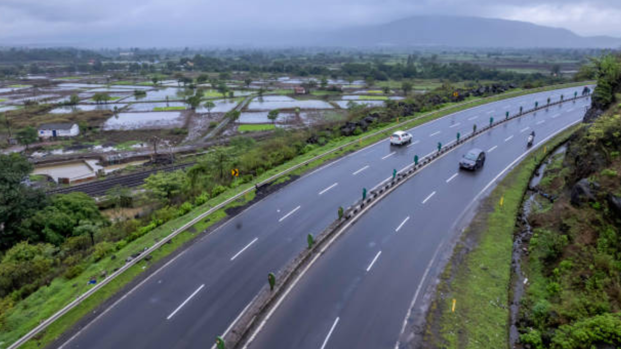 Prayagraj-Ayodhya Expressway: स्टीयरिंग पर हाथ रखते ही मिल जाएगी मंजिल ...