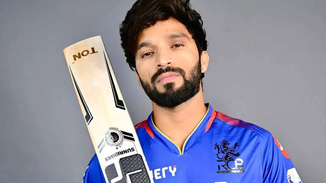 Meta AI Picks 5 Retained Players Of RCB For IPL 2025 Season- AI ने बता ...