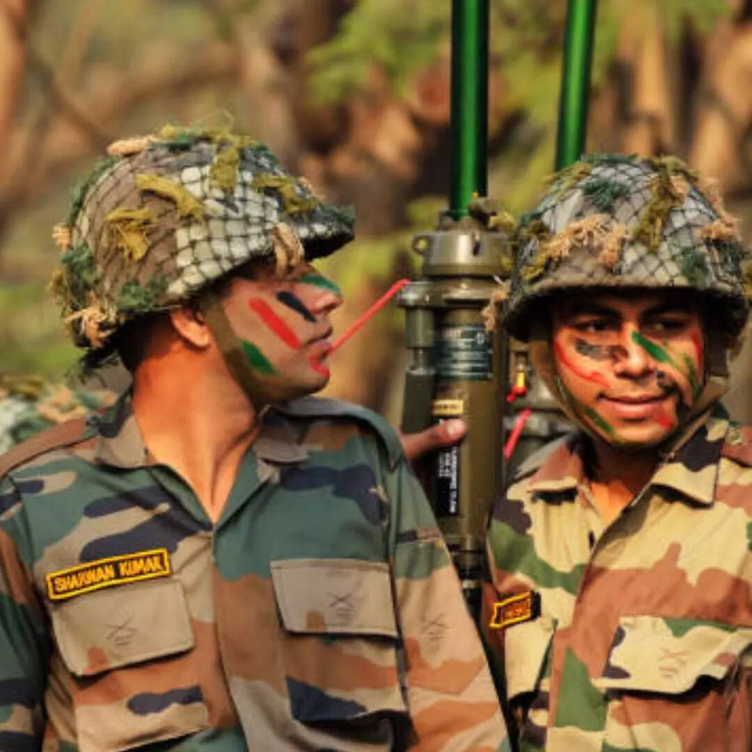 What Is The Difference Between CRPF And ARMY Know Salary Facilities ...