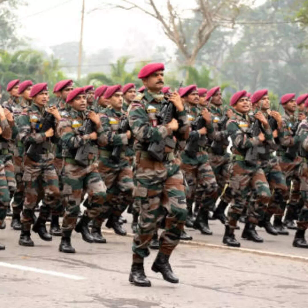 What Is The Difference Between CRPF And ARMY Know Salary Facilities ...