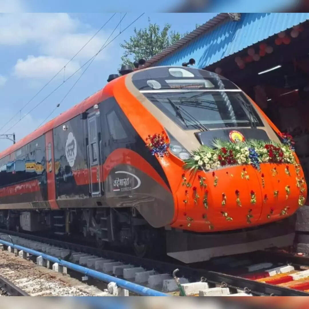 मिलिए Ritika Tirkey से, जो फर्राटे से दौड़ा रही वंदे भारत, बनीं पहली ट्राइबल असिस्टेंट लोको पायलट