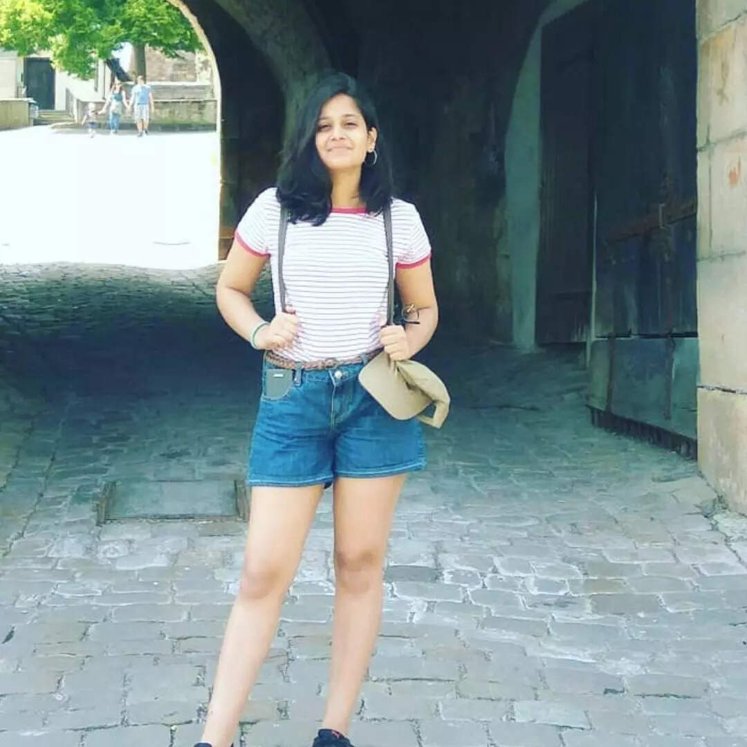 Success Story of IAS Neha Byadwal Youngest Female UPSC Topper Cracked ...