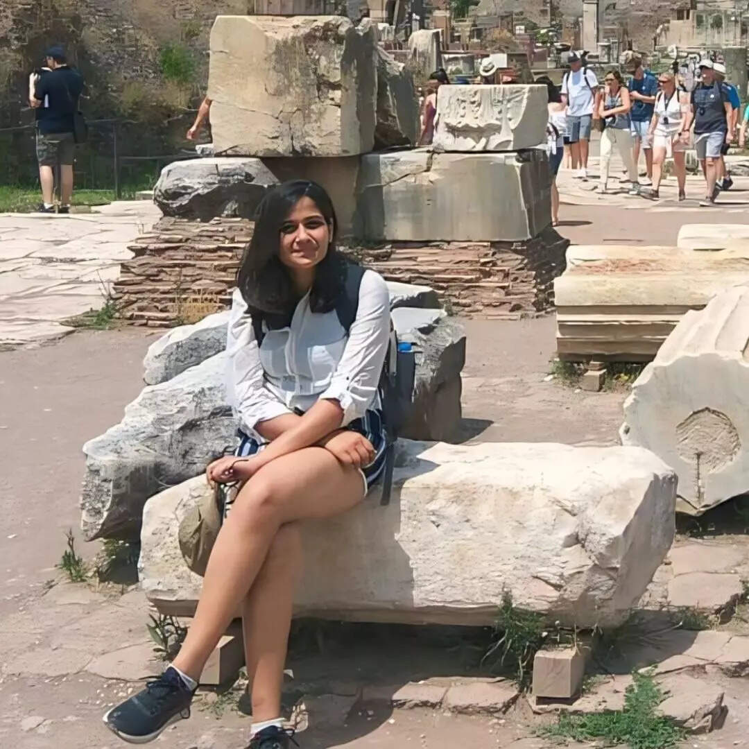 Success Story of IAS Neha Byadwal Youngest Female UPSC Topper Cracked ...