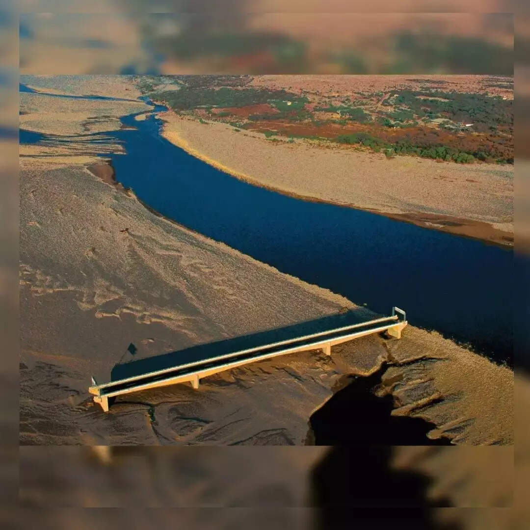 पुल बनने के बाद नदी ने बदल लिया अपना रास्ता, जानें क्या है Choluteca ...