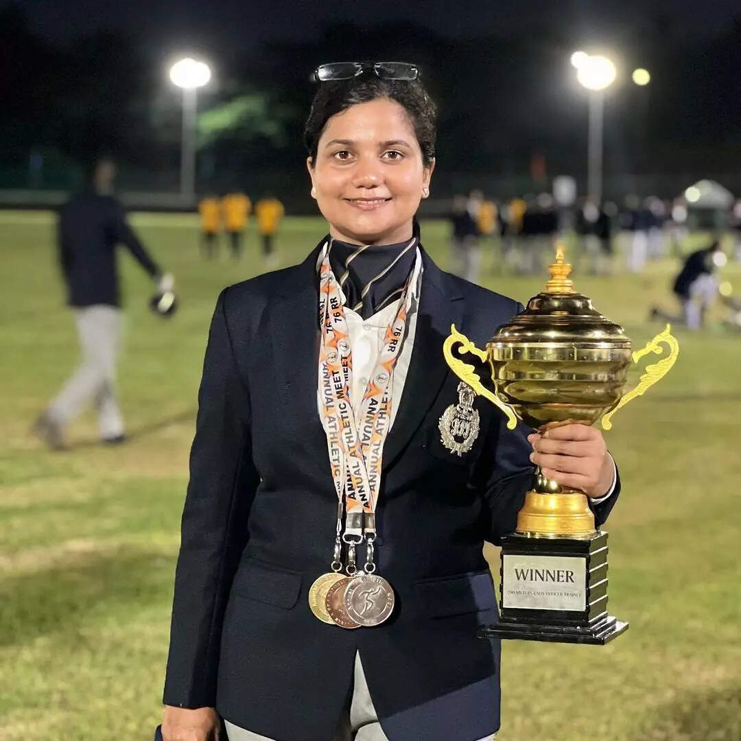 Success Story of IPS Sakshi Kumari Left Home for 10 Years Cracked UPSC ...