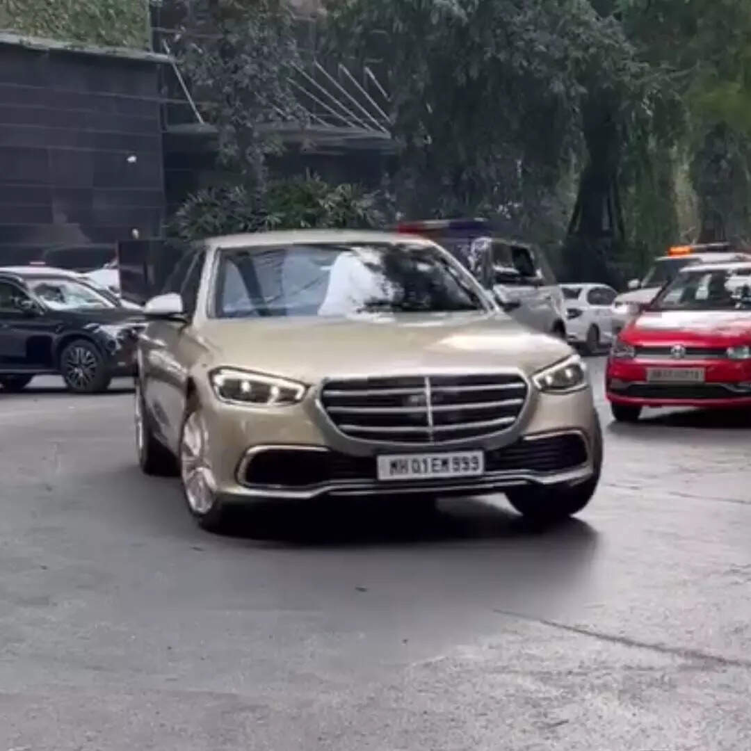 Mukesh Ambani Ultra Luxury Private Convoy Includes 15 Cars Worth Around ...