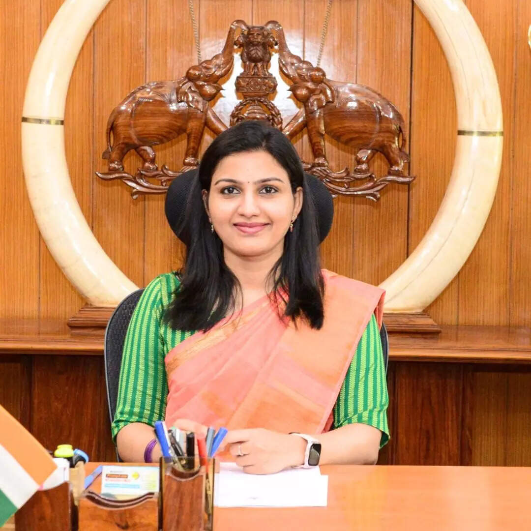 Success Story of IAS Renu Raj Lady Doctor Cracked UPSC without Coaching ...