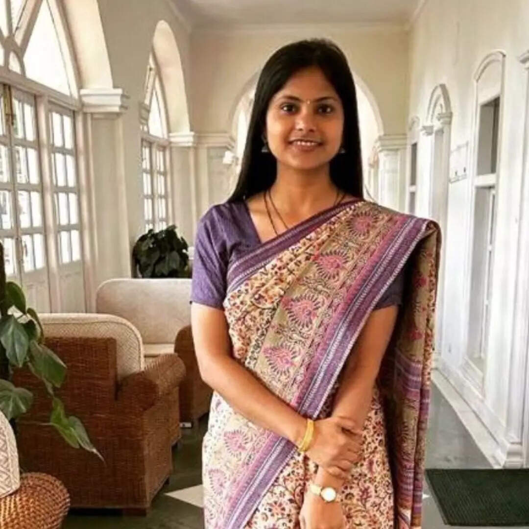 Success Story of IAS Aashima Goyal Gives Fastest Answer in KBC Kaun ...