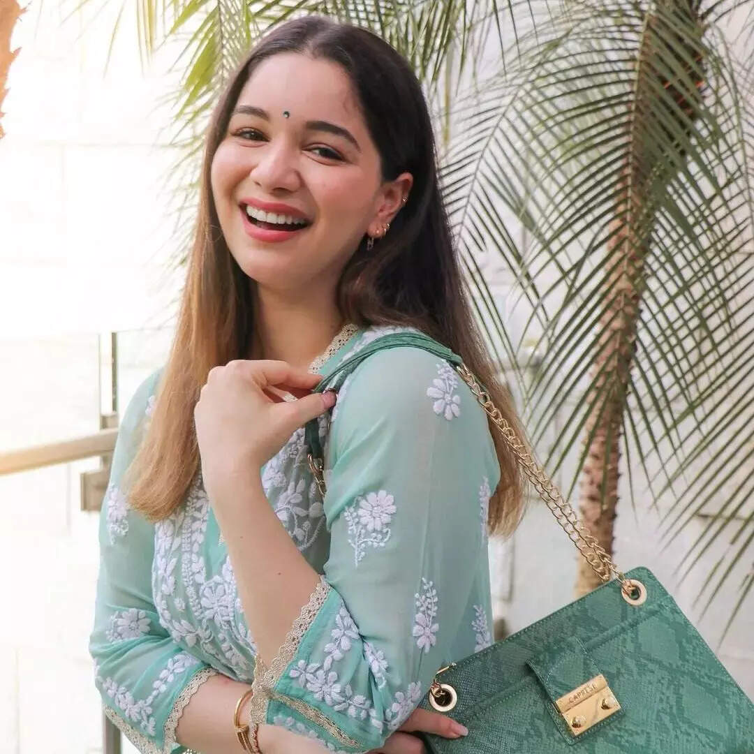 खूबसूरती में बी-टाउन एक्ट्रेसेस को भी मात देती हैं सचिन की लाडली ...