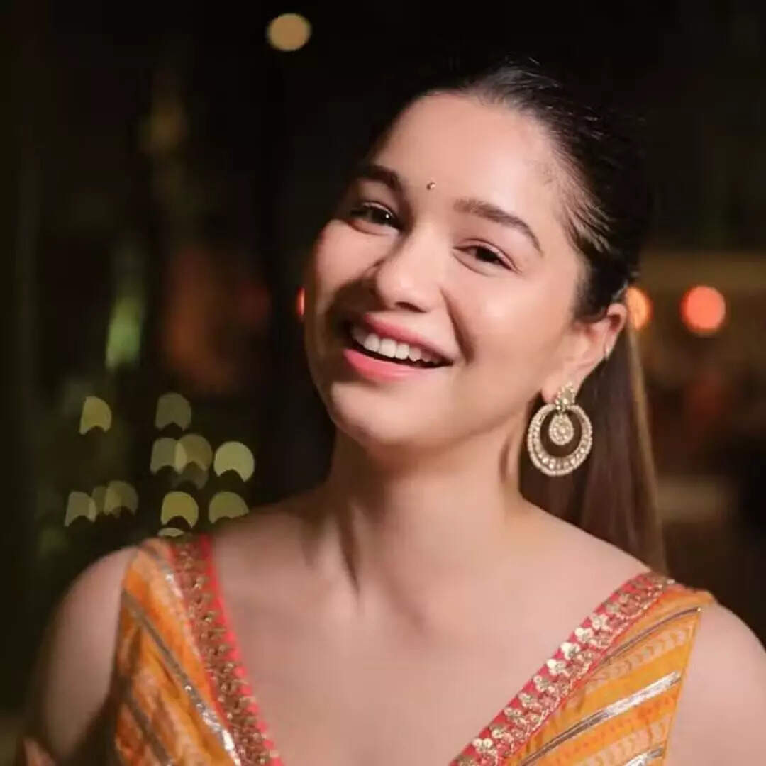 खूबसूरती में बी-टाउन एक्ट्रेसेस को भी मात देती हैं सचिन की लाडली ...