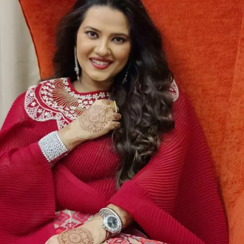 बातों में ही नहीं इन TV हसीनाओं के कपड़ों में भी झलकते हैं संस्कार, बिकनी-वन पीस देख करती हैं ...