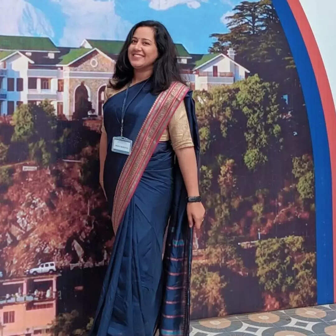 Success Story of IPS Neepa Manocha Cracked UPSC with Private Job Become ...